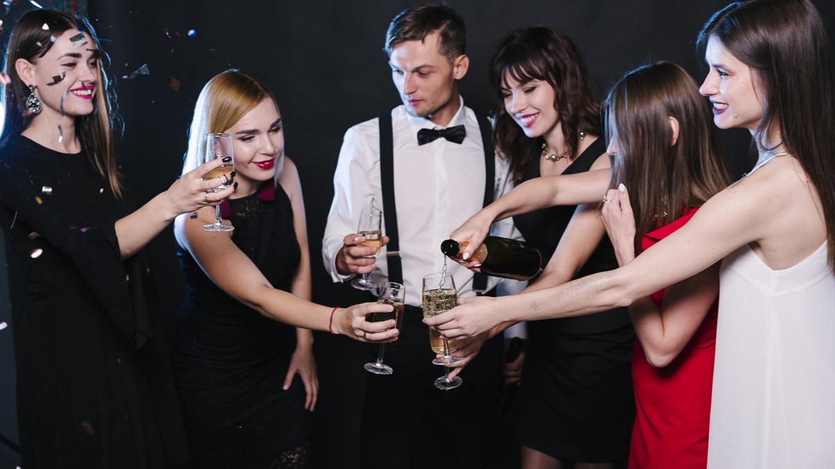 Prom Night Limousines: The Hottest Trends for a Grand Entrance